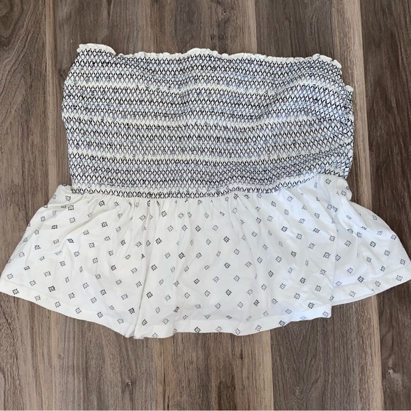 Arizona Jean Company | Tops | Arizona Jean Coblack And White Ruffled ...